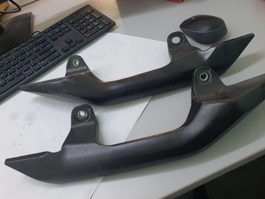 Adv 160 spoiler seat grip pemegang belakang ORI, Motorbikes on Carousell