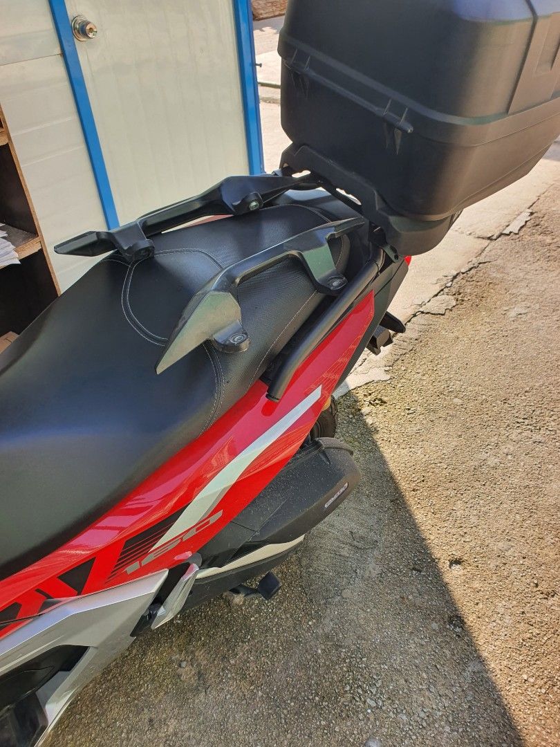 Adv 160 spoiler seat grip pemegang belakang ORI, Motorbikes on Carousell