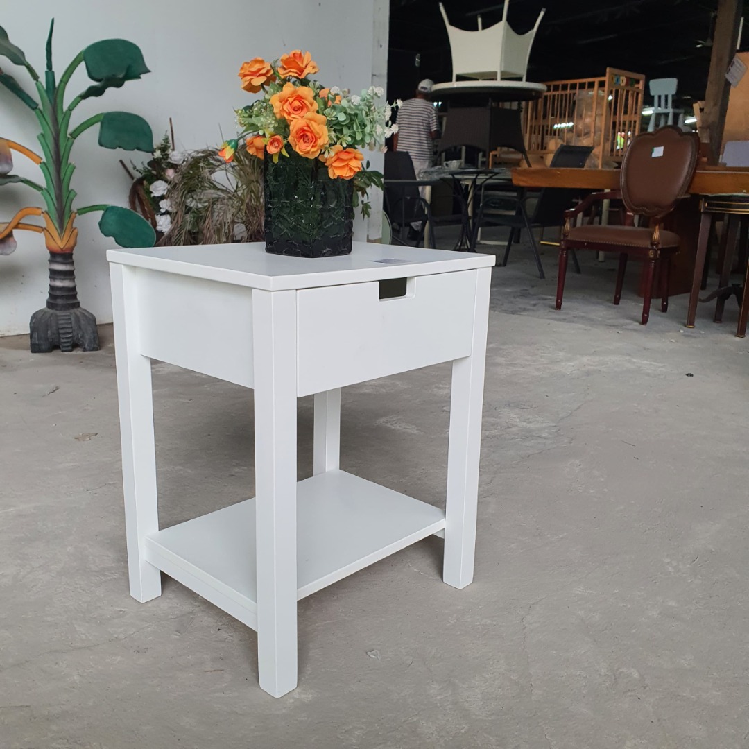 (Brand New) Charlie White Side Table | (Baru) Meja Sisi Putih Charlie ...