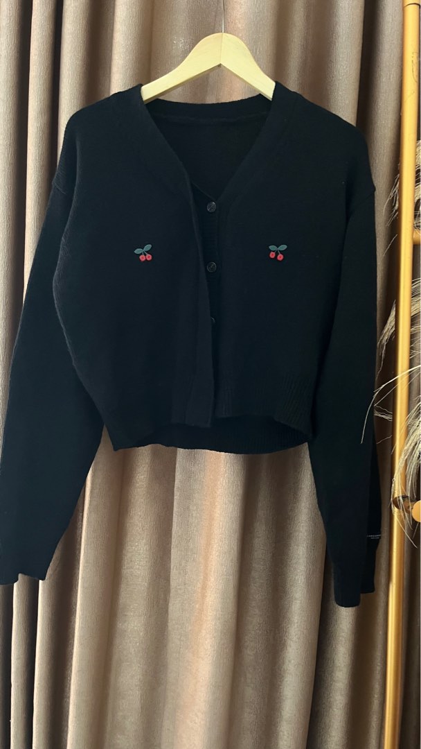 Cardigan Rajut hitam cerry, Fesyen Wanita, Pakaian Wanita, Baju Luaran ...