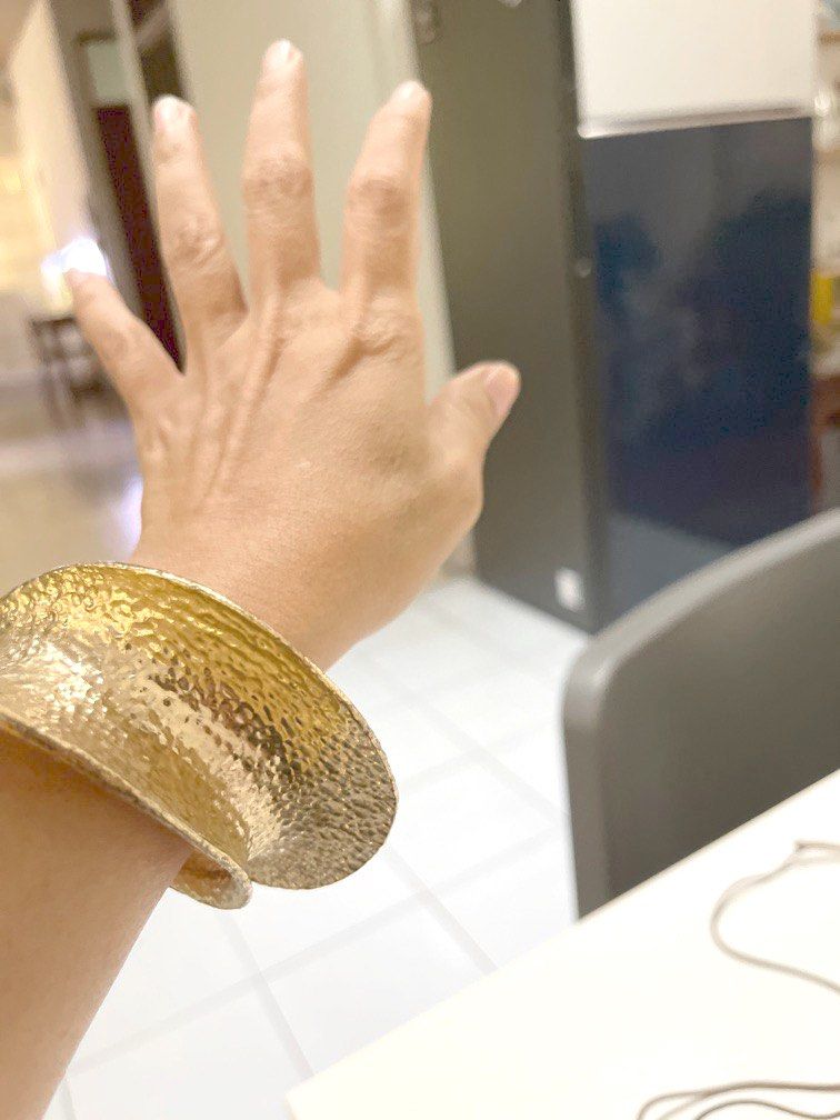 CLARA KASAVINA X MISHA BERGER HAMMERED GOLD HELEN CUFF BRACELET RARE ...
