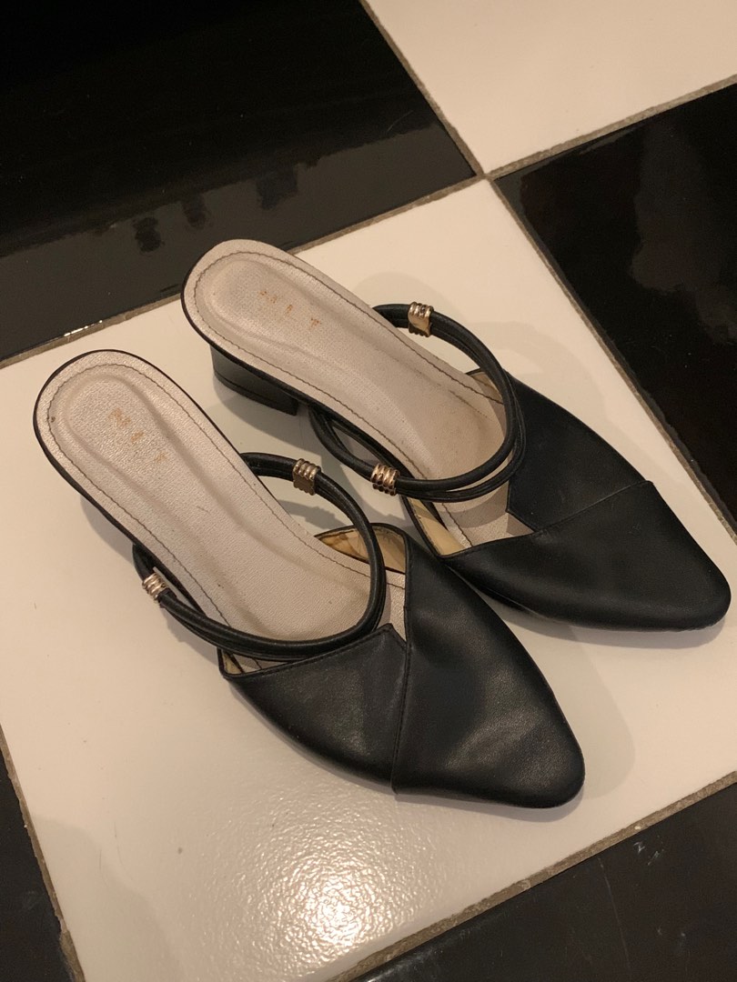 Heels hitam, Fesyen Wanita, Sepatu di Carousell