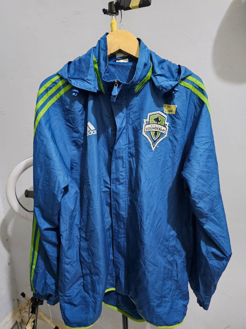 jacket adidas bola, Fesyen Pria, Pakaian , Atasan di Carousell