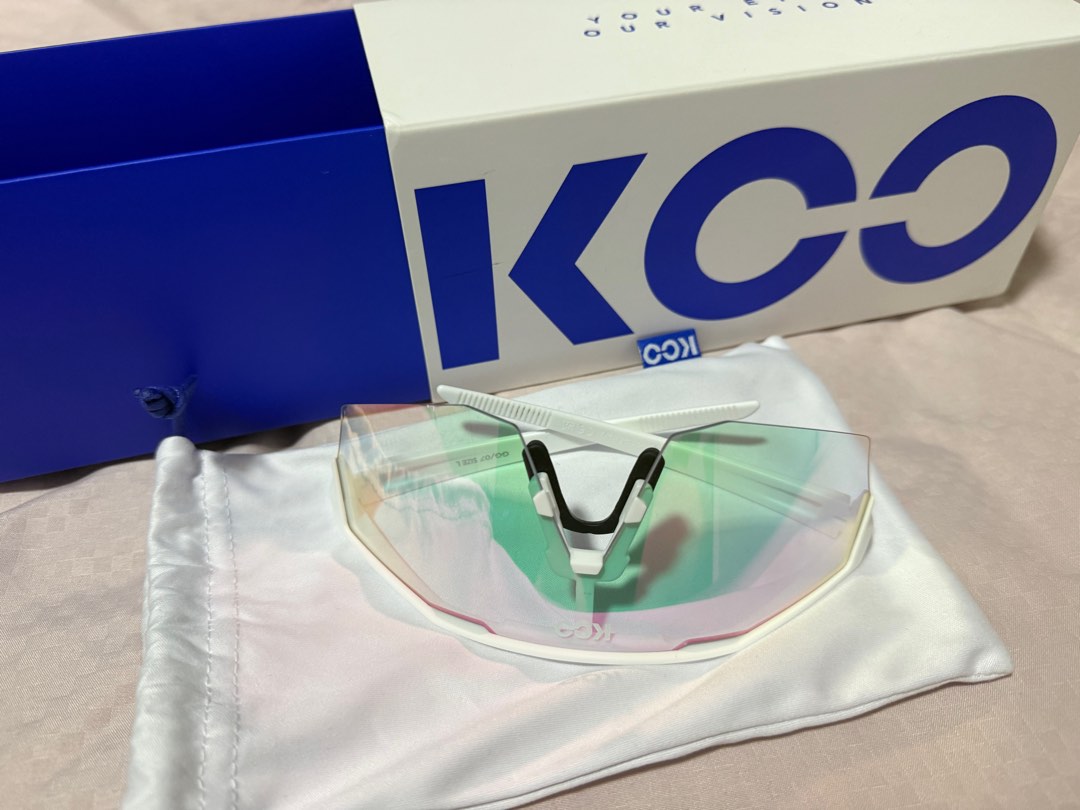 KOO Alibi Matte White Photochromic Fuchsia Mirror L, Men's Fashion ...