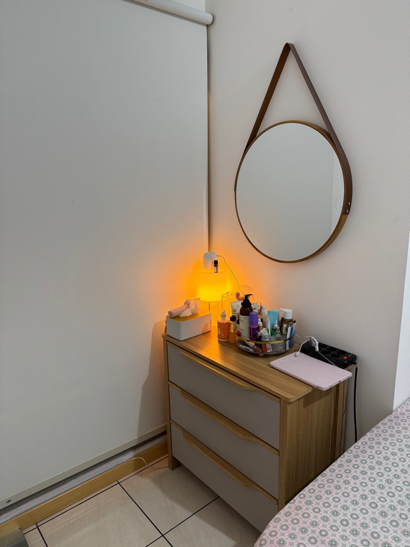 Meja rias plus cermin bulat 60cm, Perabotan Rumah di Carousell