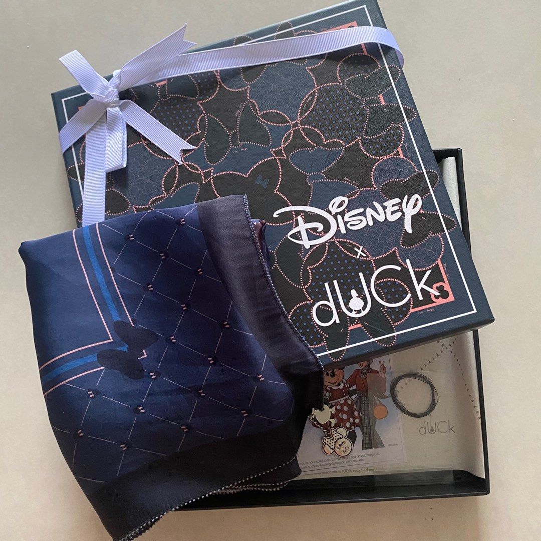Minnie Mouse Disney dUCk Shawl in Bestfriend, Women's Fashion, Muslimah ...