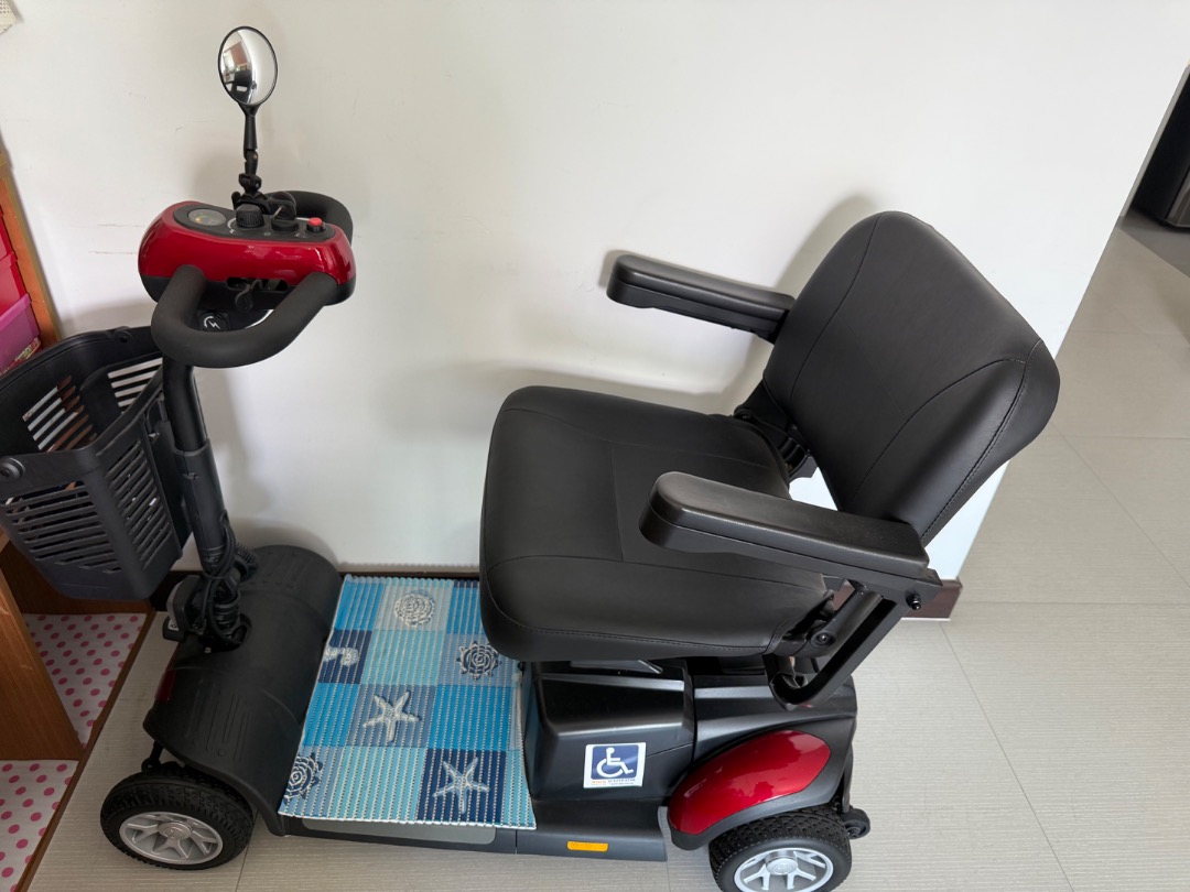 PMA 4 WHEELED SENIOR MOBILITY SCOOTER, Health & Nutrition, Assistive ...