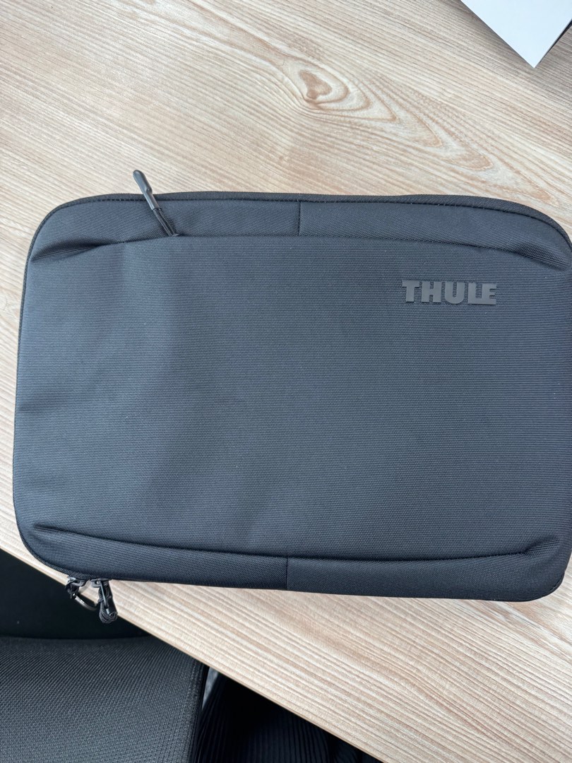 Thule Laptop Sleevecase 14 inch, Telepon Seluler & Tablet, Aksesoris ...