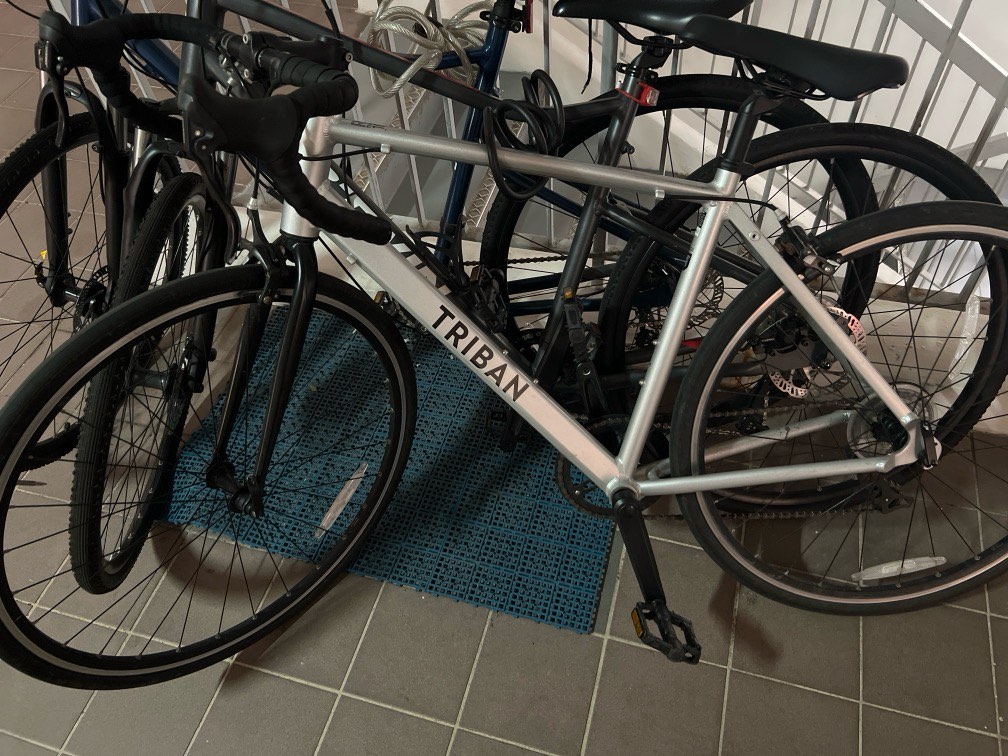 triban rc 100 road bike, Sports Equipment, Bicycles & Parts, Bicycles ...