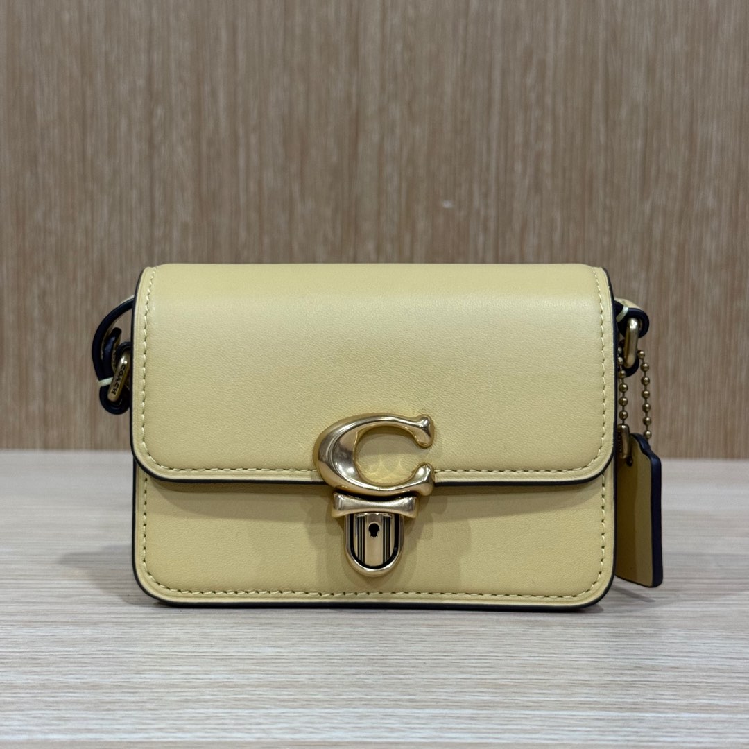 全新 Coach Studio 12 牛皮 肩背包 小廢包 黃色, 她的時尚, 包包、錢包, 肩背、側背包在旋轉拍賣
