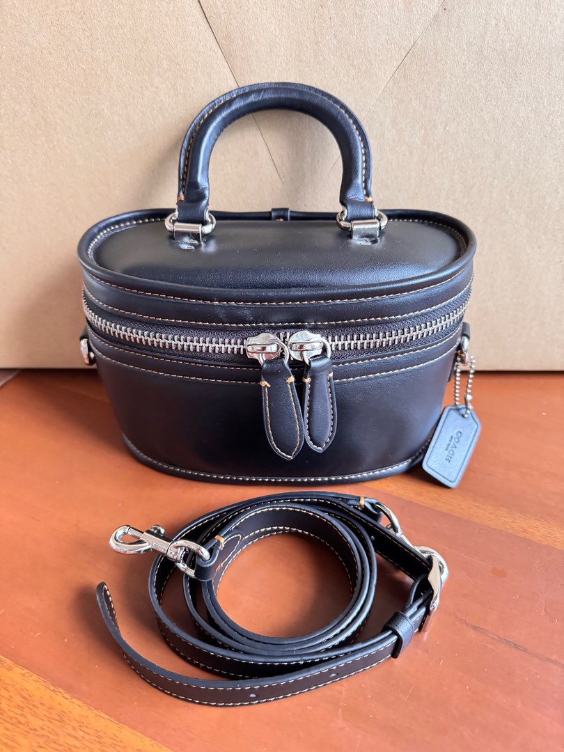 Coach Vanity Bag, Luxury, Bags & Wallets on Carousell