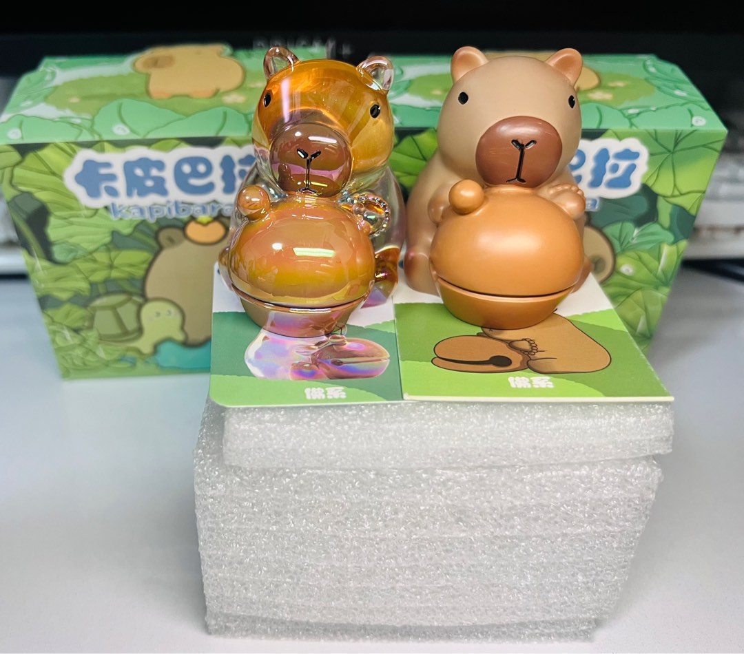 Pair series - Crystal Capybara and Normal Capybara (Knocking wooden ...