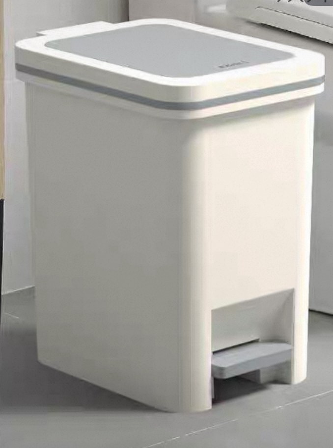 Dustbin 8L, Furniture & Home Living, Cleaning & Homecare Supplies ...