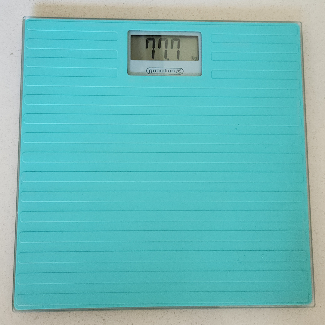 Guardian digital weighing scale with extra battery, Health & Nutrition ...