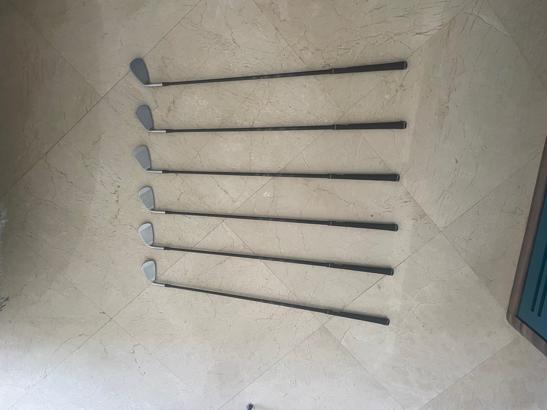 JPX 921 Hot Metal Pro: Iron 5-9 + PW (Free Putter Included), Sports ...