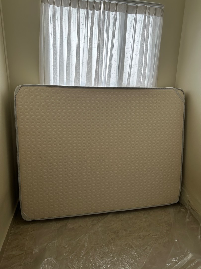 Kasur Quantum Springbed, Perabotan Rumah di Carousell