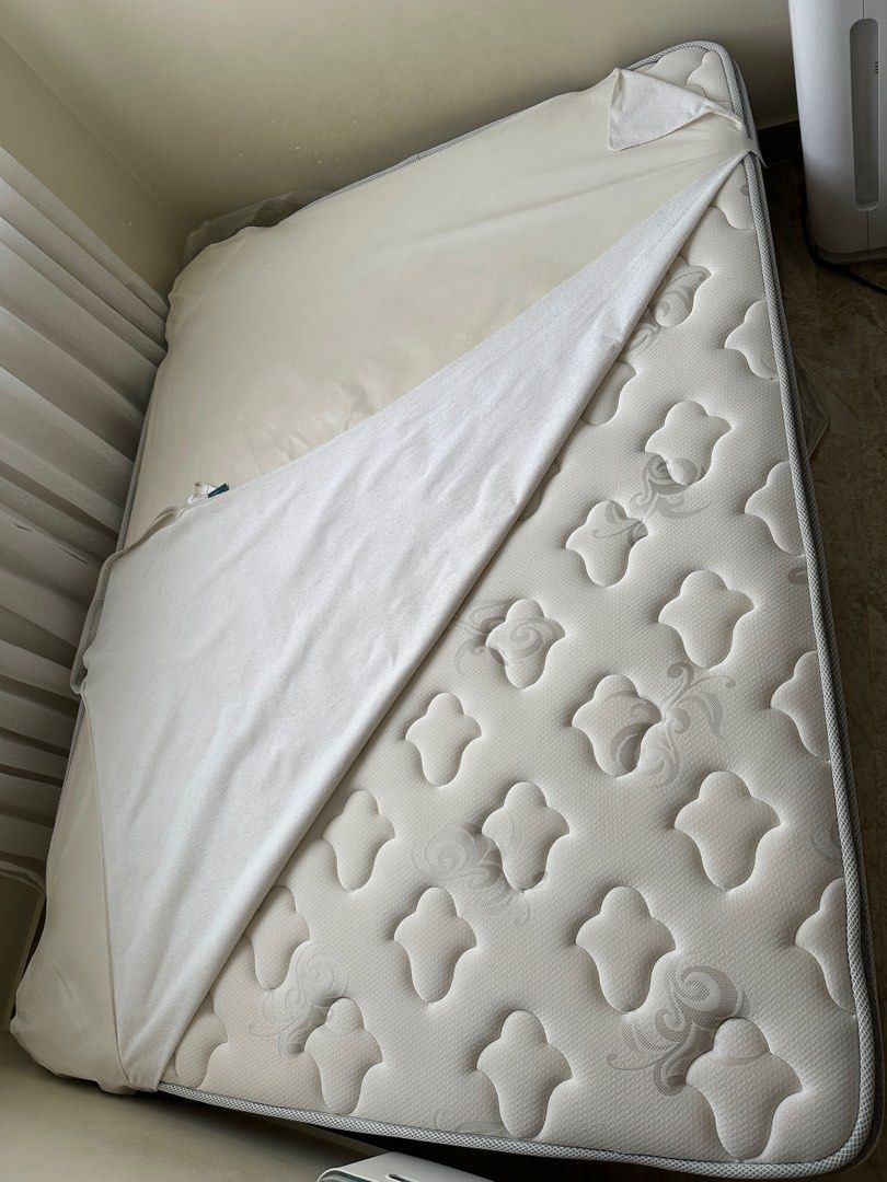 Kasur Quantum Springbed, Perabotan Rumah di Carousell