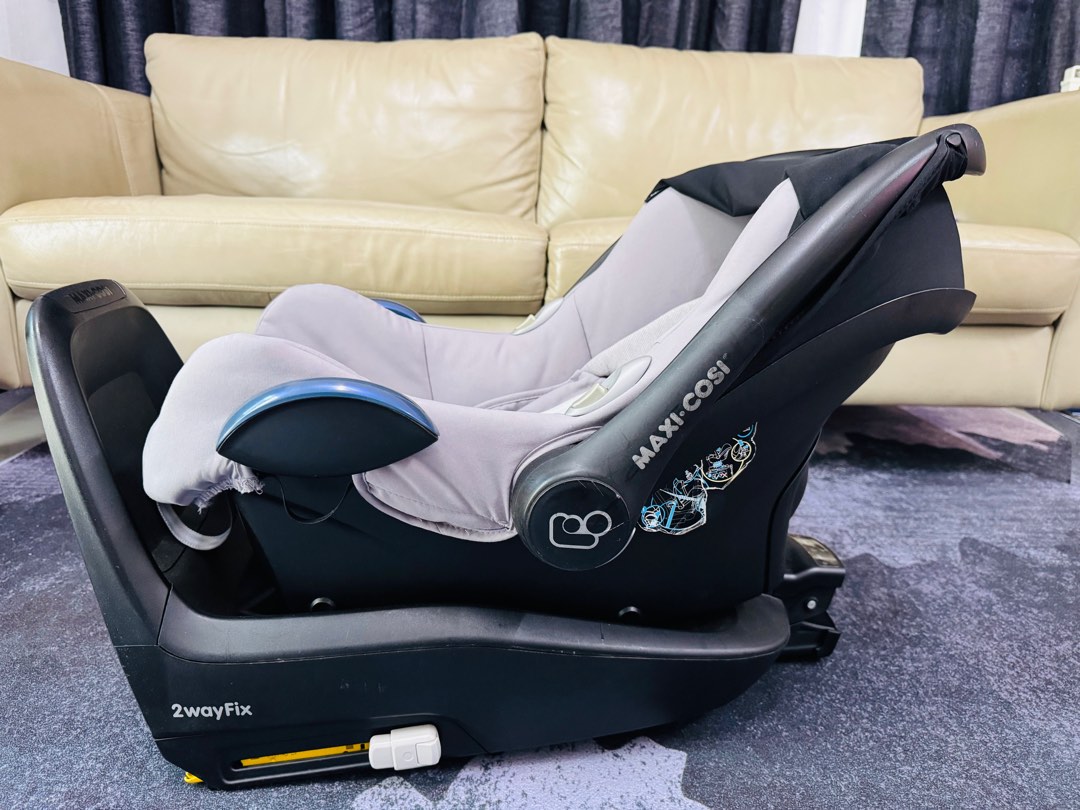 Maxicosi Baby Carrier with Isofix Base (2wayFix), Babies & Kids, Going ...