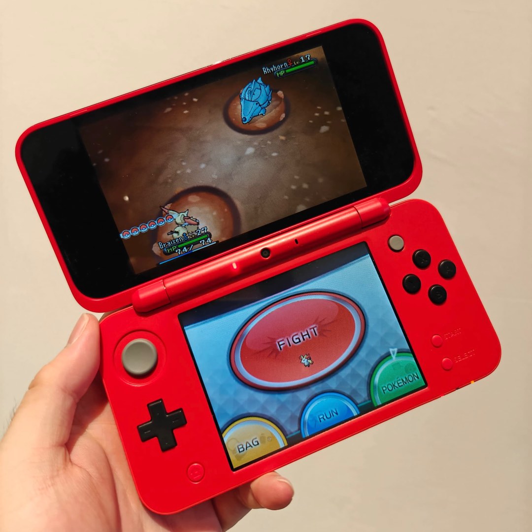 Nintendo 2DS XL - Pokeball Limited Edition (2017), Video Gaming, Video ...