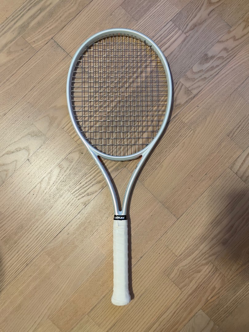 Wilson Shift v1 Pro (grip 2), 運動產品, 運動與體育, 運動與體育 - 球拍和球類運動 - Carousell