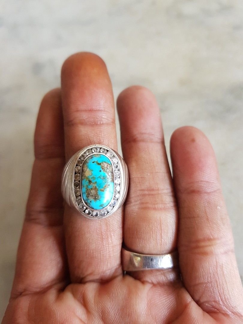Batu pirus persia hurf s, Antik, Pajangan di Carousell
