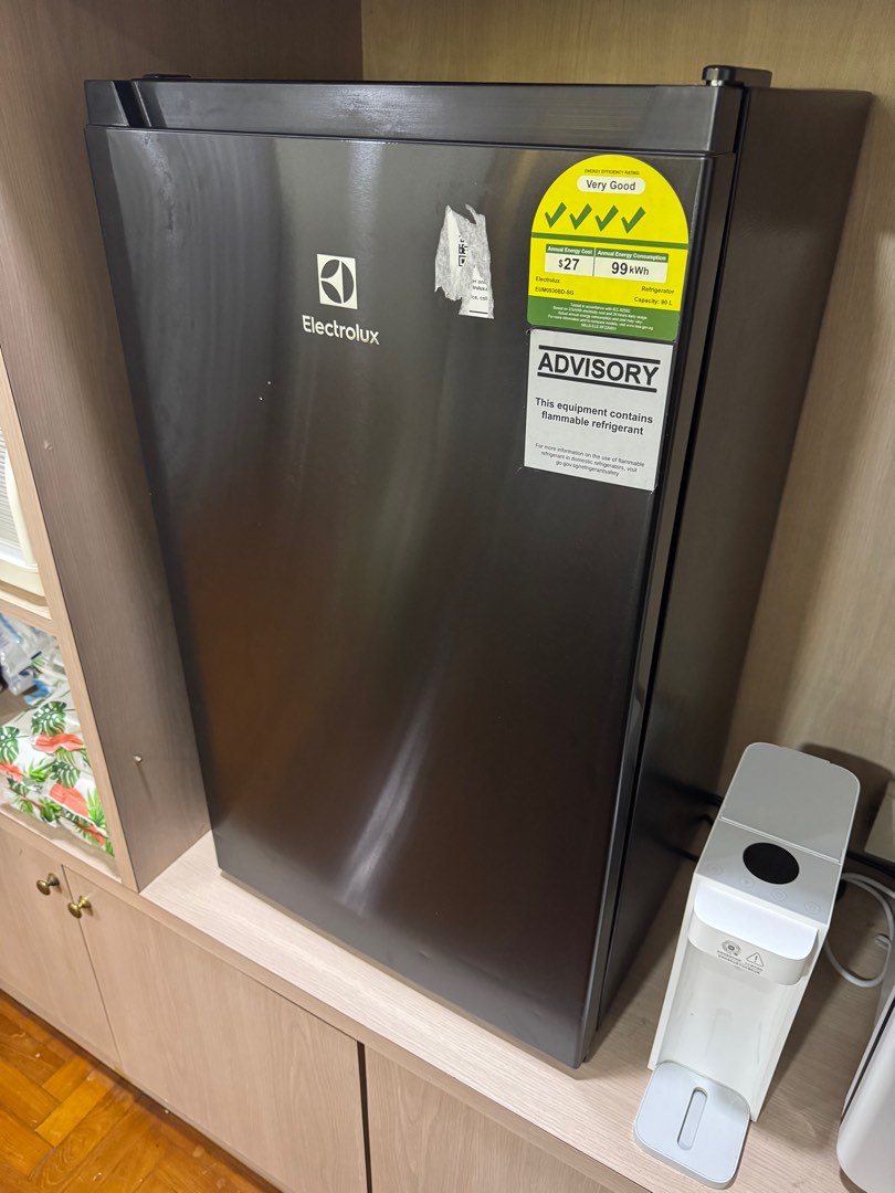 Electrolux Mini fridge 90l, TV & Home Appliances, Kitchen Appliances ...