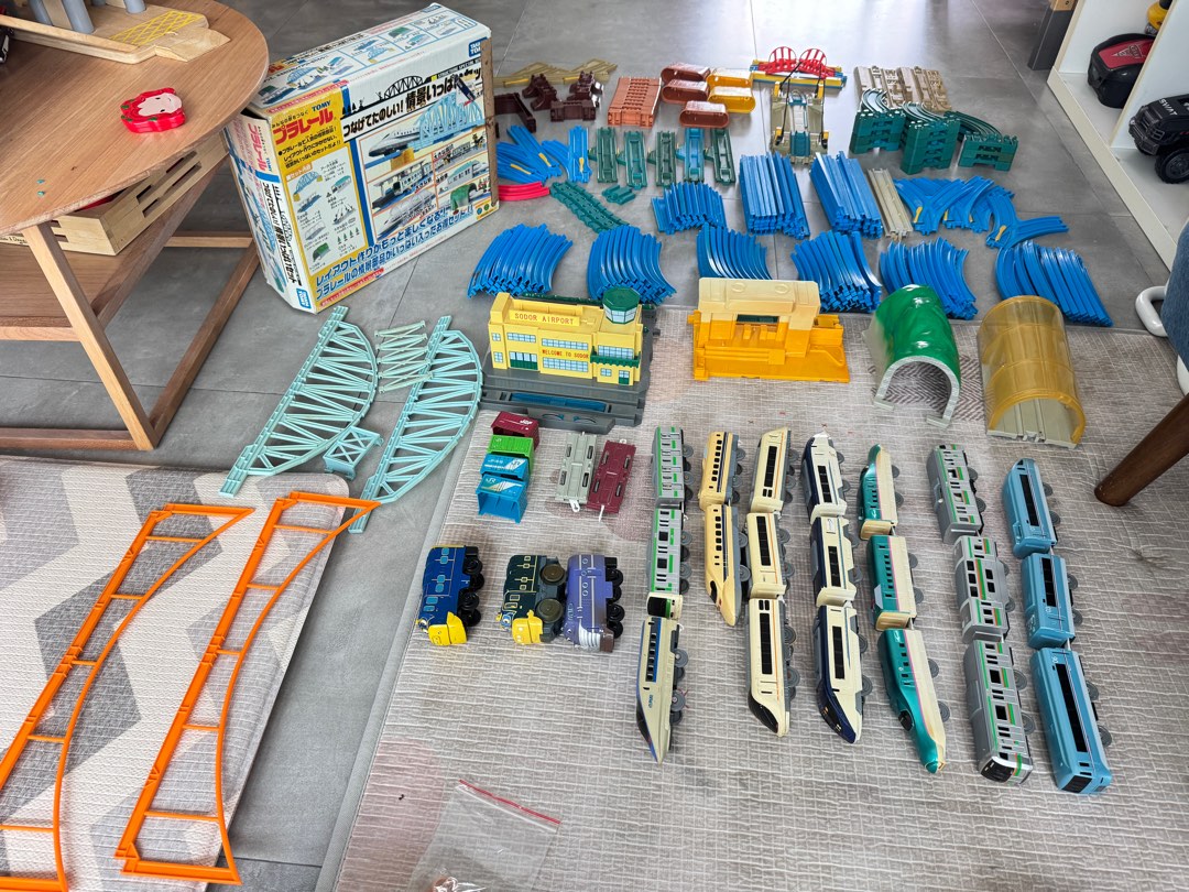 Takara Tomy train Bundle set (more than 100 tracks with stations ...