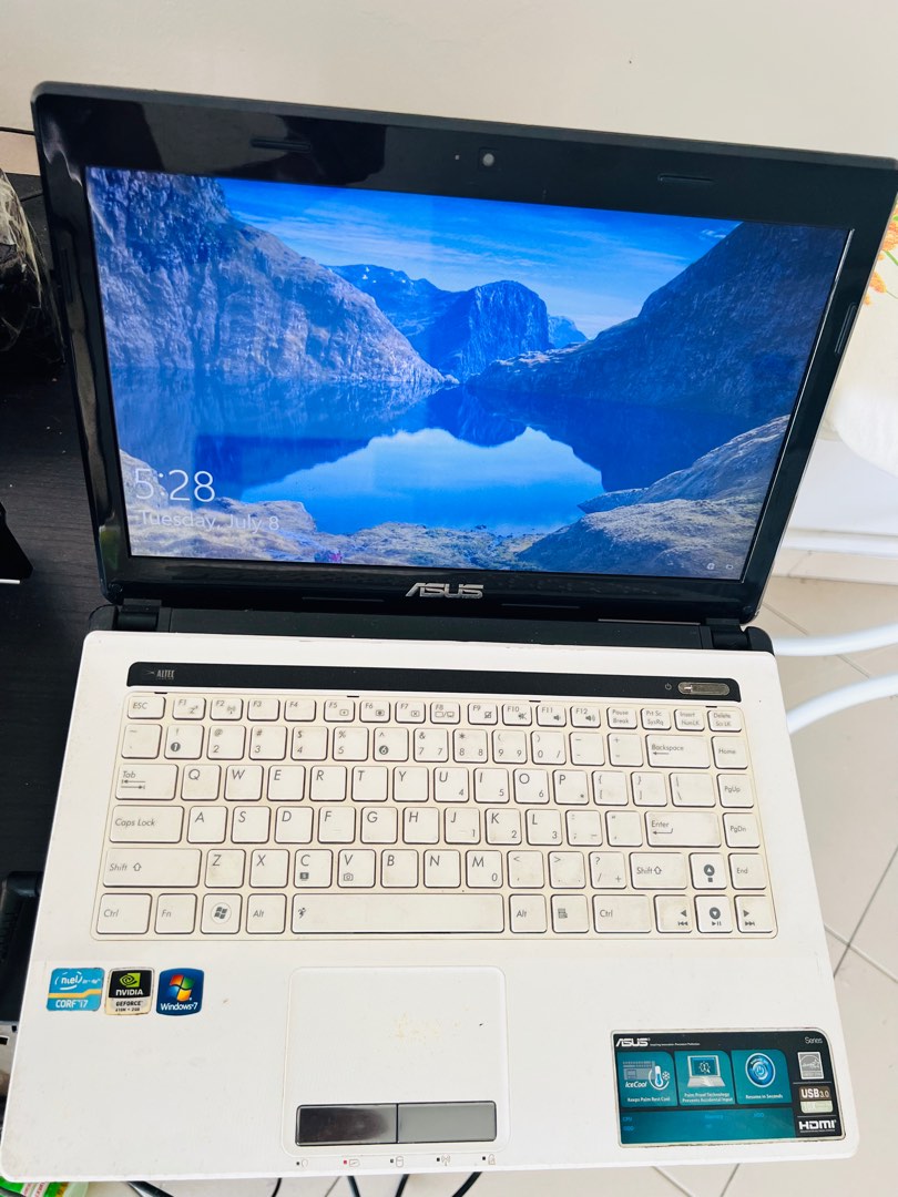 ASUS Laptop - White, Computers & Tech, Laptops & Notebooks on Carousell