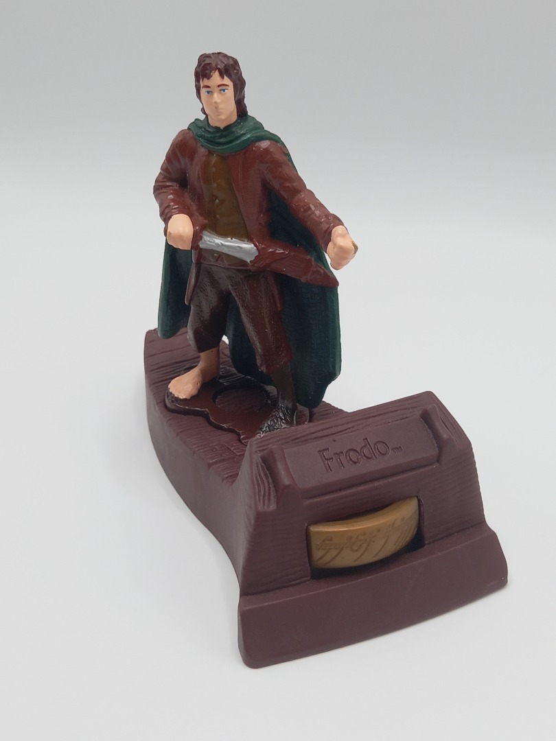 Frodo from The LORD of the RINGS ('The Fellowship of the Ring' movie ...