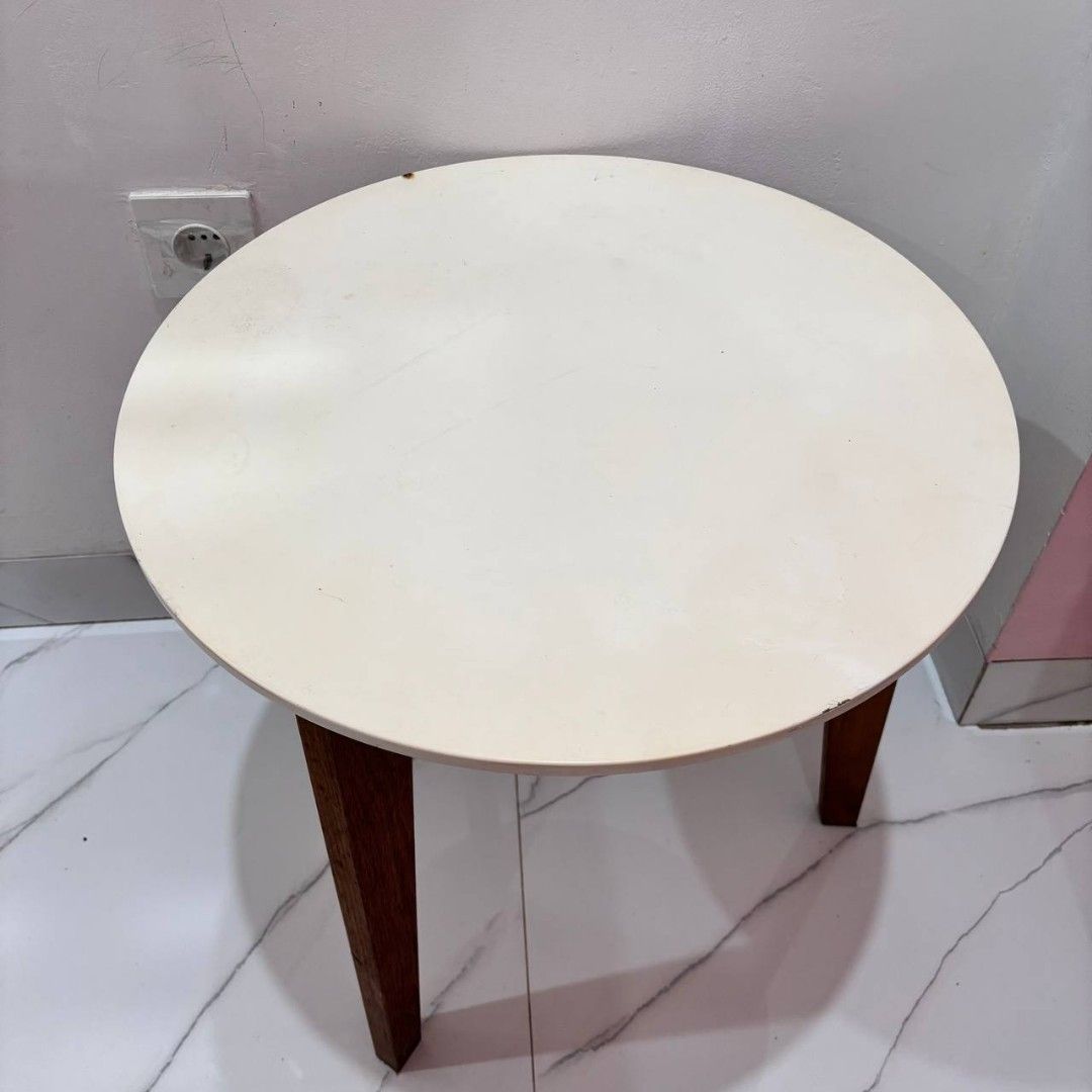 Meja Informa, Perabotan Rumah di Carousell