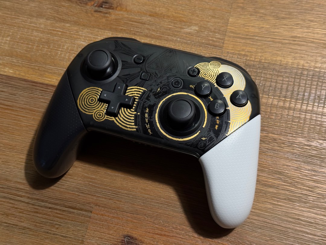 Nintendo Switch Pro Controller - Zelda Edition, Video Gaming, Gaming ...