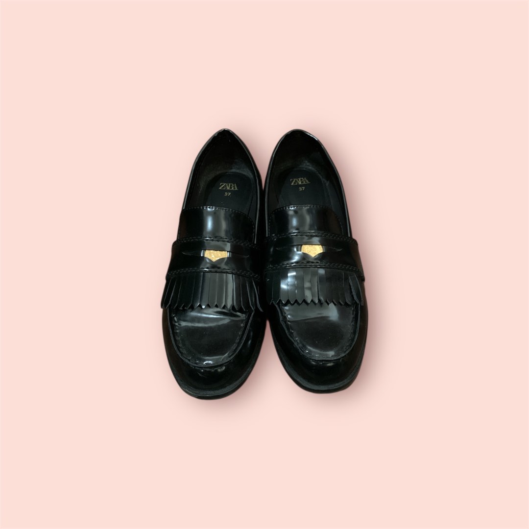 Sepatu loafer Zara dengan detail logam dan koin, Fesyen Wanita, Sepatu ...