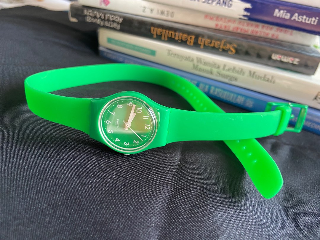 Swatch lady biko green, Fesyen Wanita, Jam Tangan di Carousell