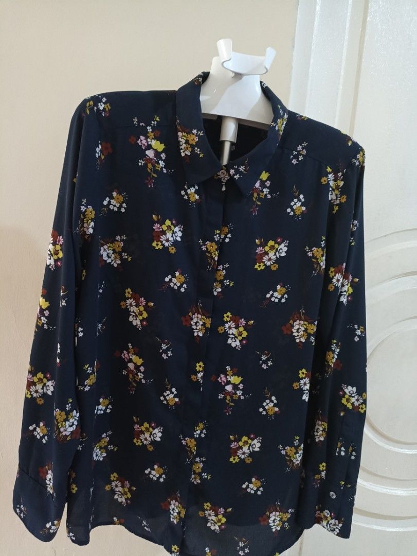 Blouse, Fesyen Wanita, Pakaian Wanita, Lainnya di Carousell