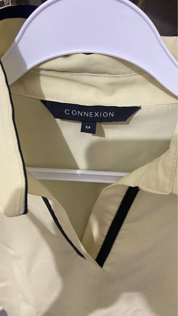 Blouse kuning, Fesyen Wanita, Pakaian Wanita, Atasan di Carousell