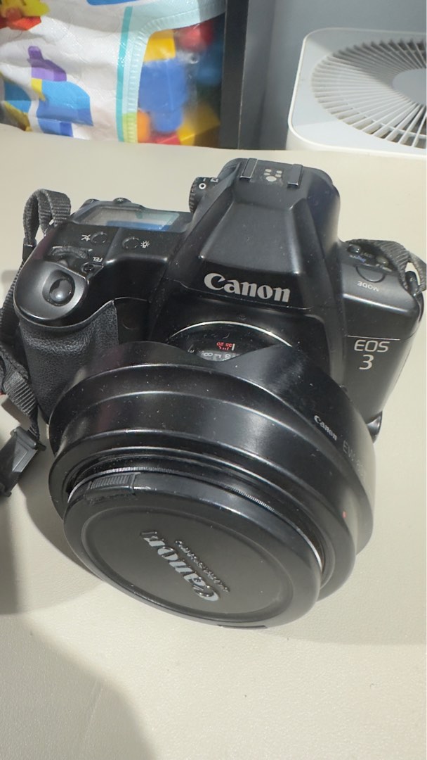 Canon Eos 3 + EF20-35mm 3.5-4.5 USM, 攝影器材, 鏡頭及裝備 - Carousell