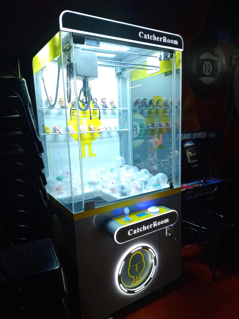 CAPSULE CLAW ARCADE MACHINE, Hobbies & Toys, Toys & Games on Carousell