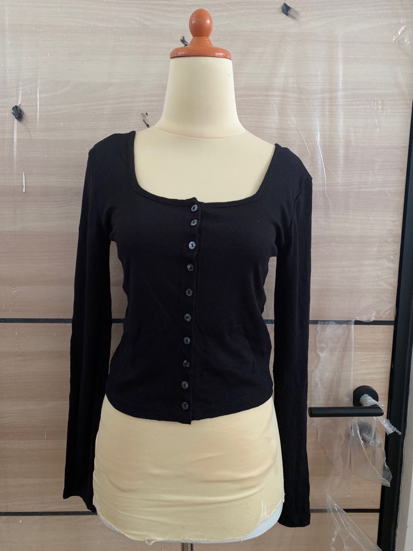 crop cardigan lidi kancing hitam black, Fesyen Wanita, Pakaian Wanita ...