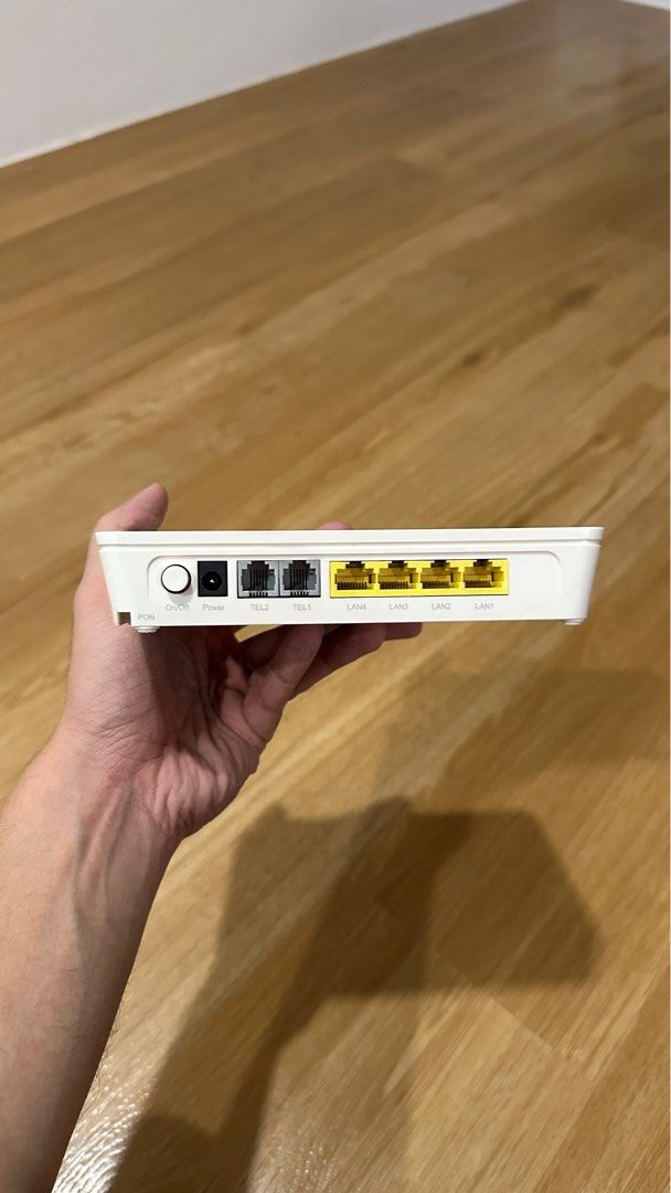 Huawei HG8240H5 Modem Router WiFi, Computers & Tech, Parts ...