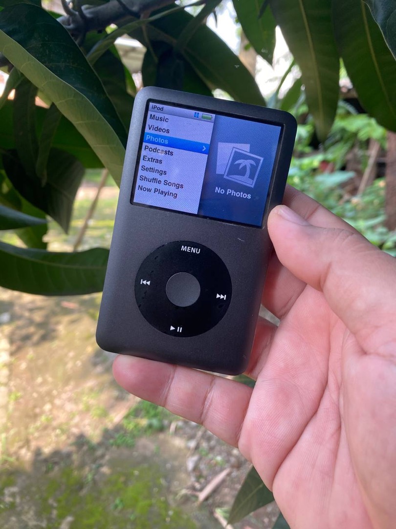 iPod Classic 7th gen 120GB Black, Elektronik, Audio di Carousell