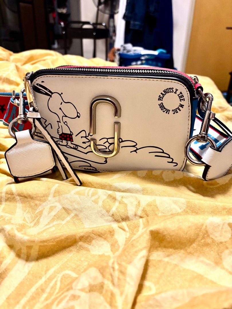 Marc Jacobs x Snoopy Snapshot sling bag, Women's Fashion, Bags ...