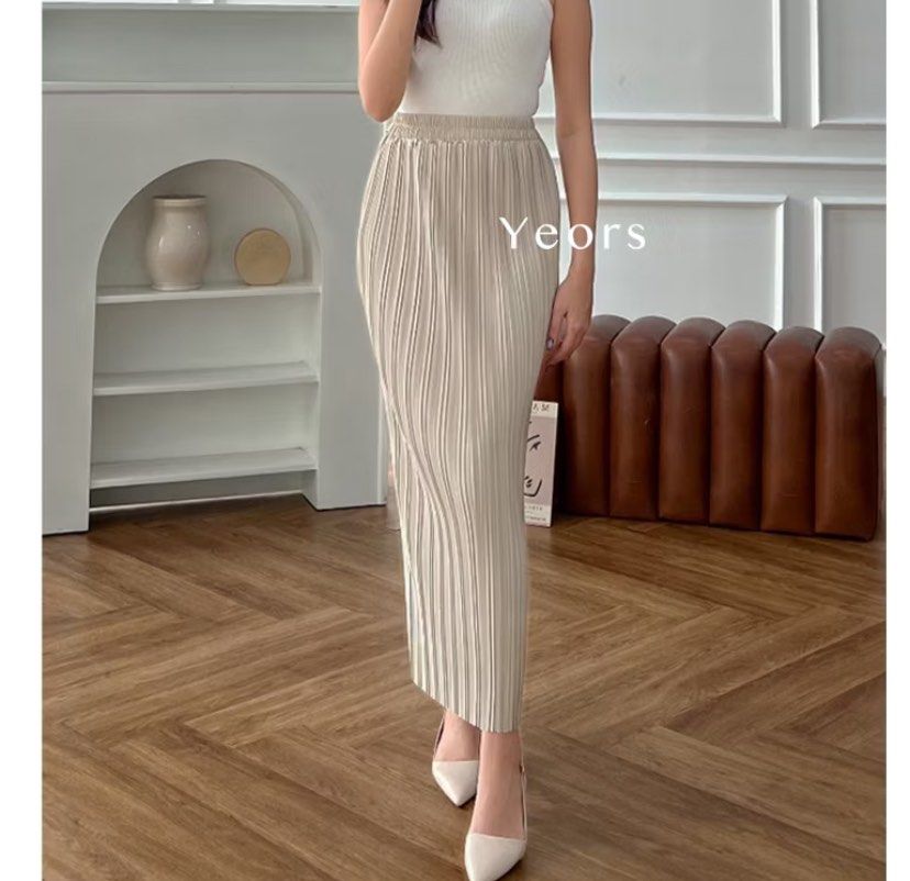 Rok skirt plisket warna cream, Fesyen Wanita, Pakaian Wanita, Gaun ...