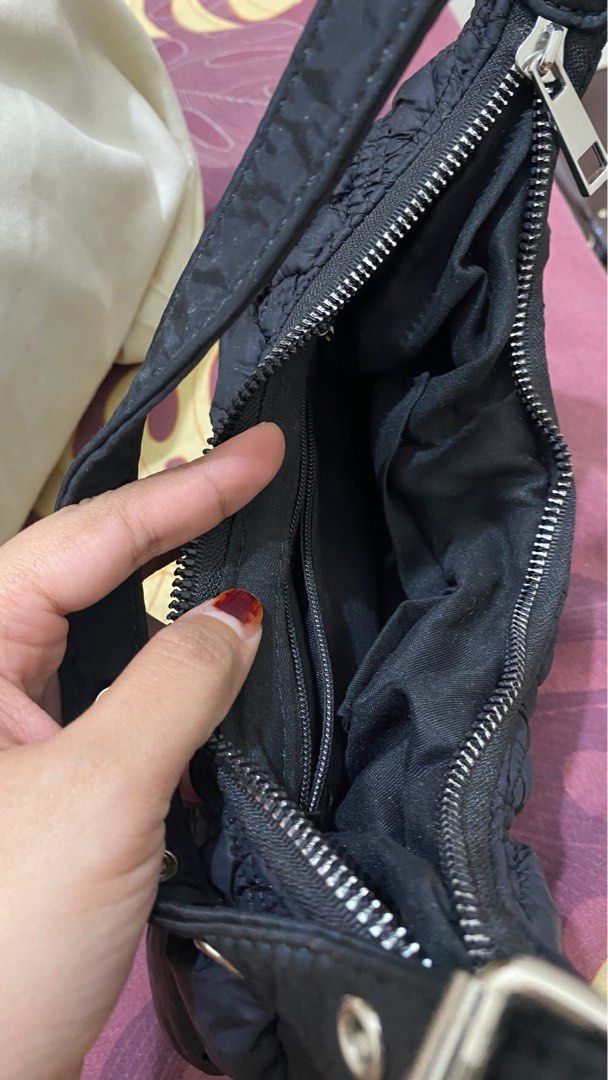 Tas Bahu KKV, Fesyen Wanita, Tas & Dompet di Carousell