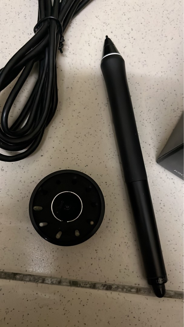 Wacom cintiq 13hd, Computers & Tech, Parts & Accessories, Other Accessories on Carousell