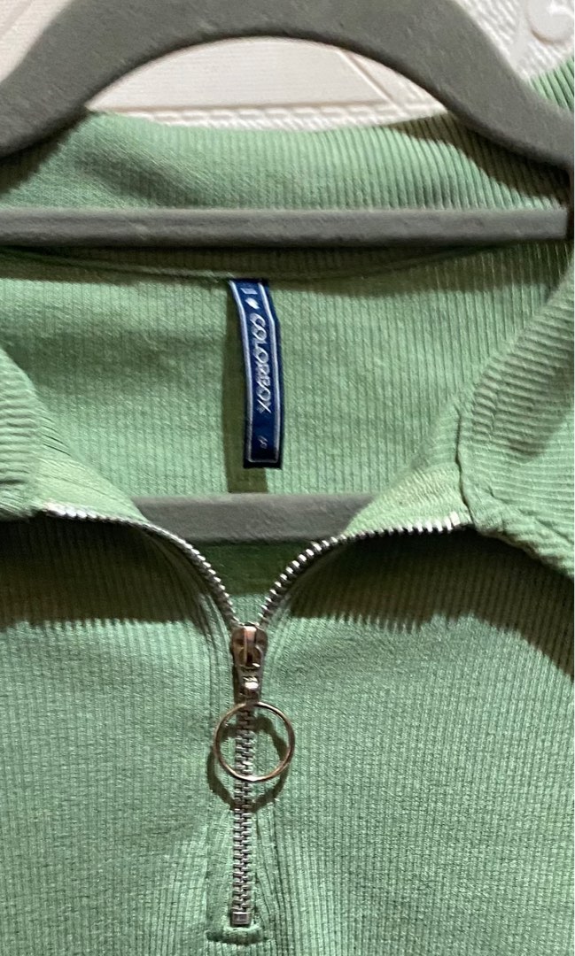 crop colorbox, Fesyen Wanita, Pakaian Wanita, Atasan di Carousell