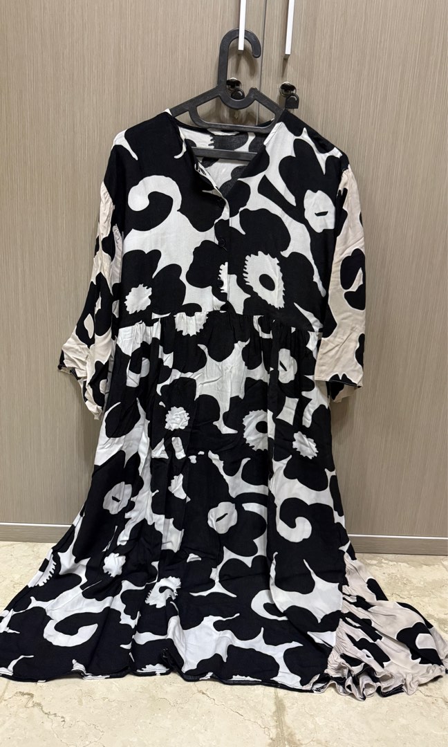 Dress Tangan 3/4 (bunga-bunga monokrom), Fesyen Wanita, Muslim Fashion ...