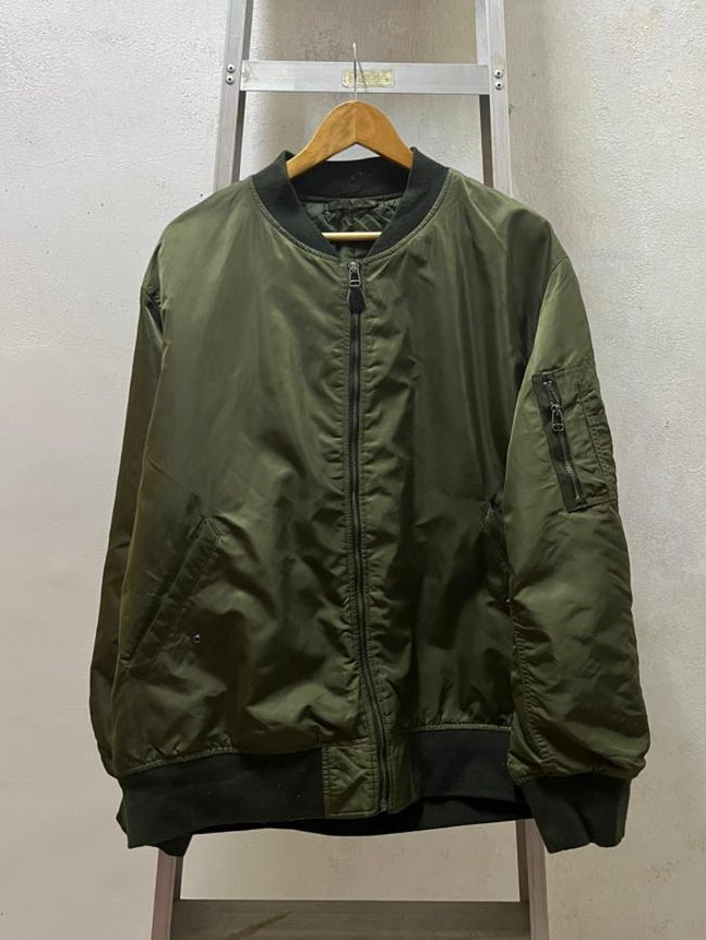 GU Bomber Jacket Army, Men's Fashion, Tops & Sets, Sets & Coordinates ...