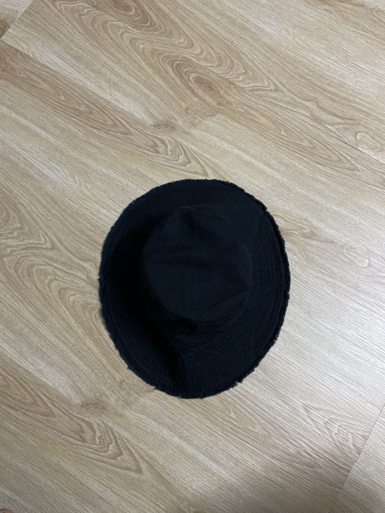 GU BUCKET HAT, Men's Fashion, Watches & Accessories, Cap & Hats on ...