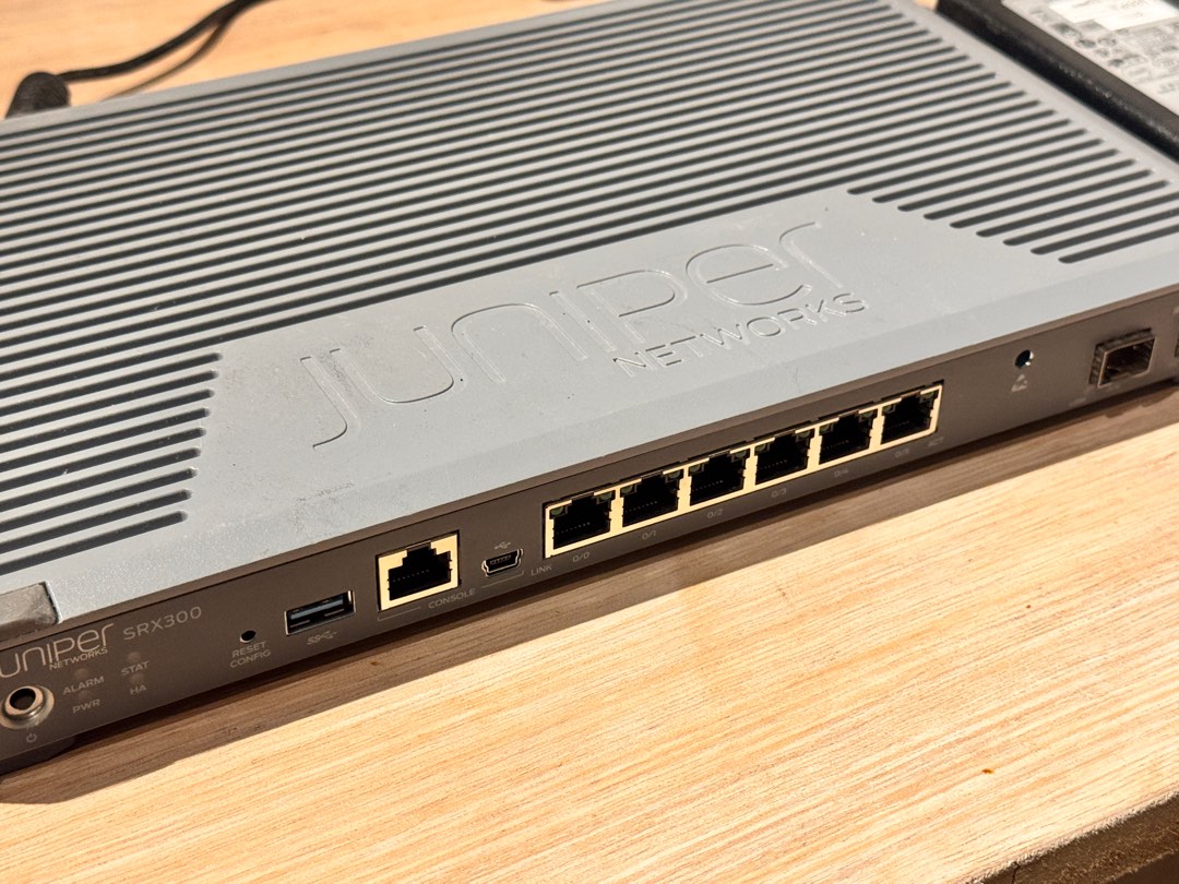 Juniper networks srx300 firewall, 電腦＆科技, 電腦周邊及配件, Wifi及上網相關產品 - Carousell