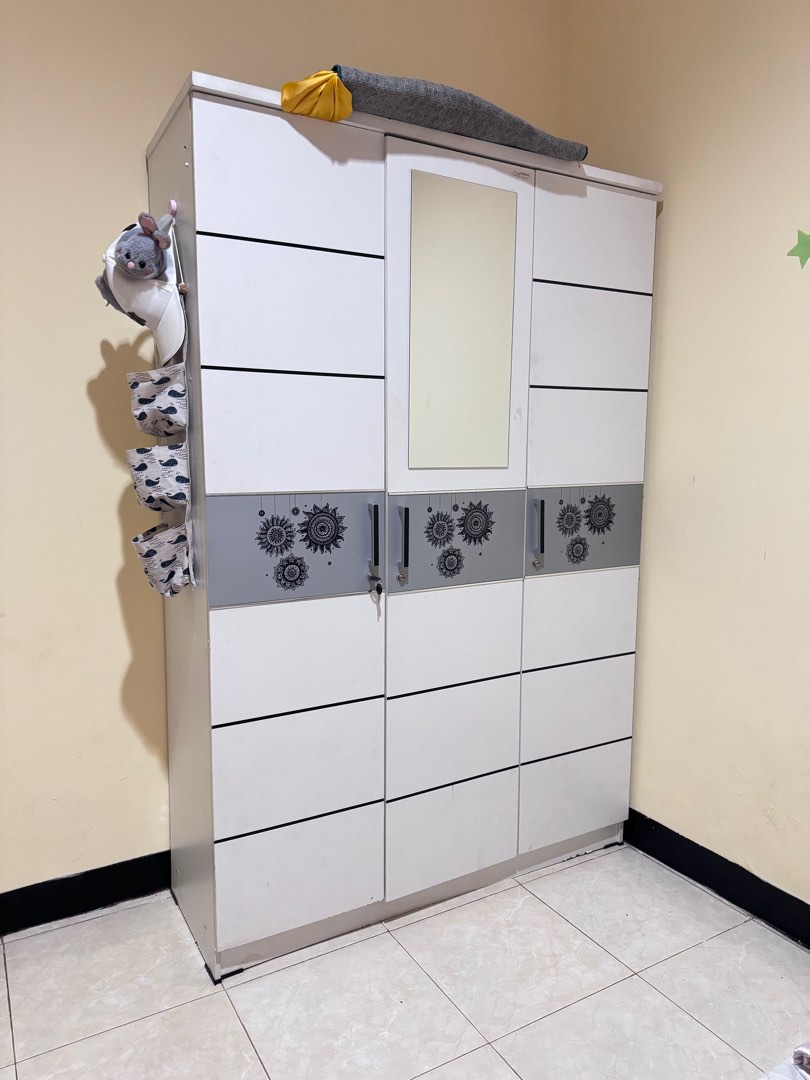 Lemari, Perabotan Rumah di Carousell